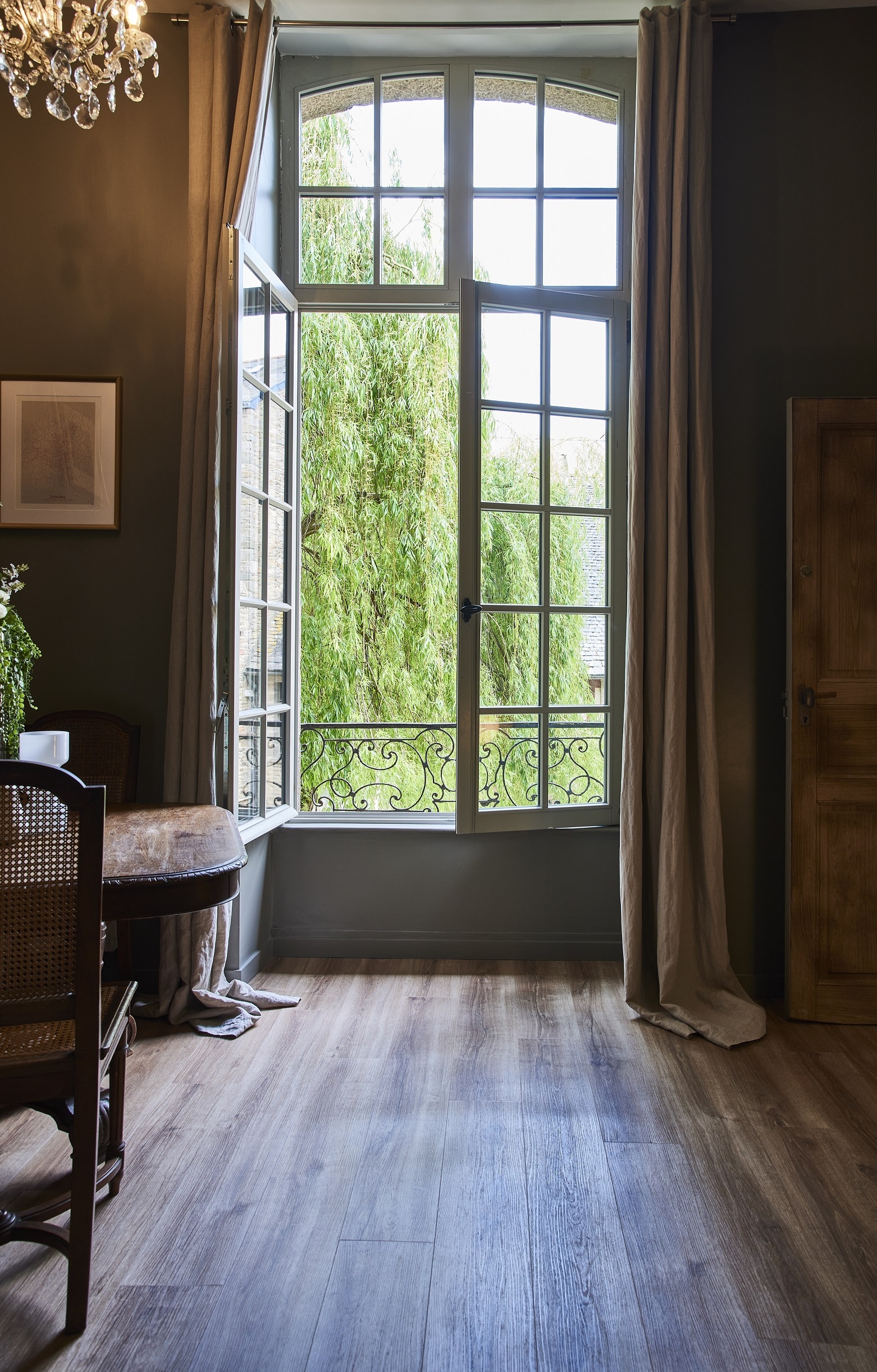 American vs French Windows | Style Comparison | Janneau