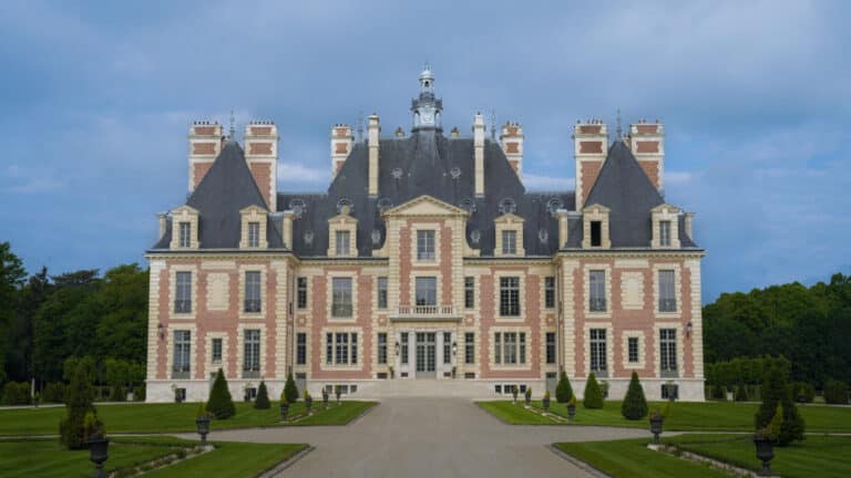 Exploring French Architecture: A Journey Through History - Maison Janneau